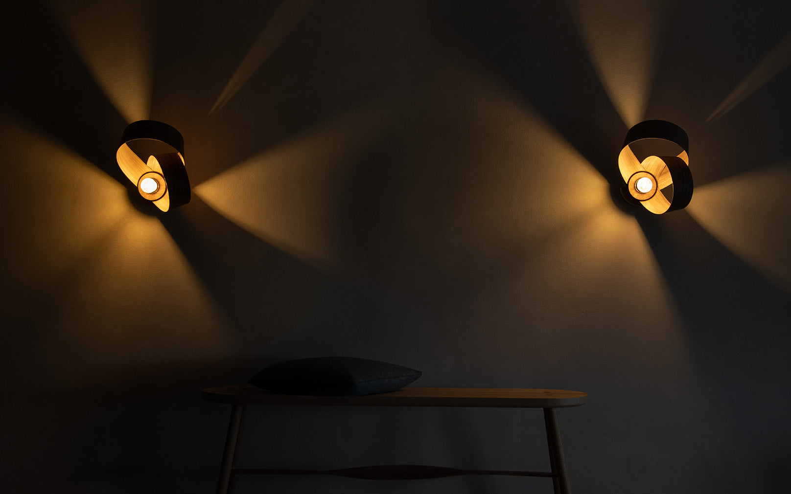 Verso Wireless Wall Light | Tom Raffield