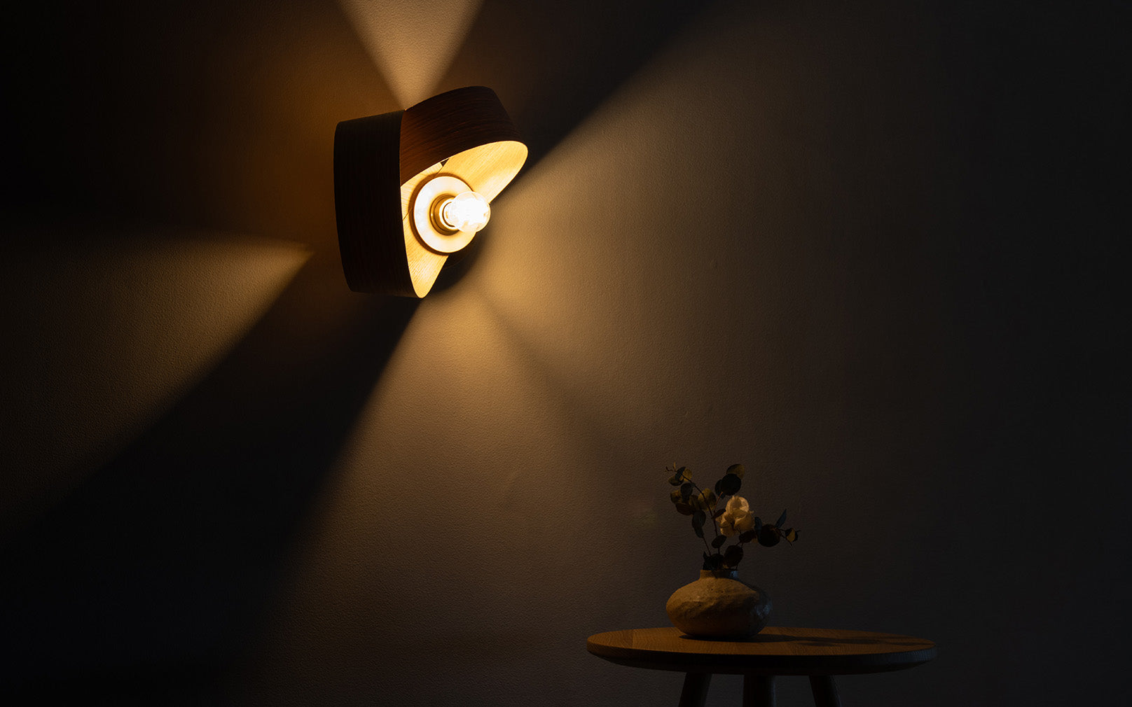 Verso Wireless Wall Light | Tom Raffield